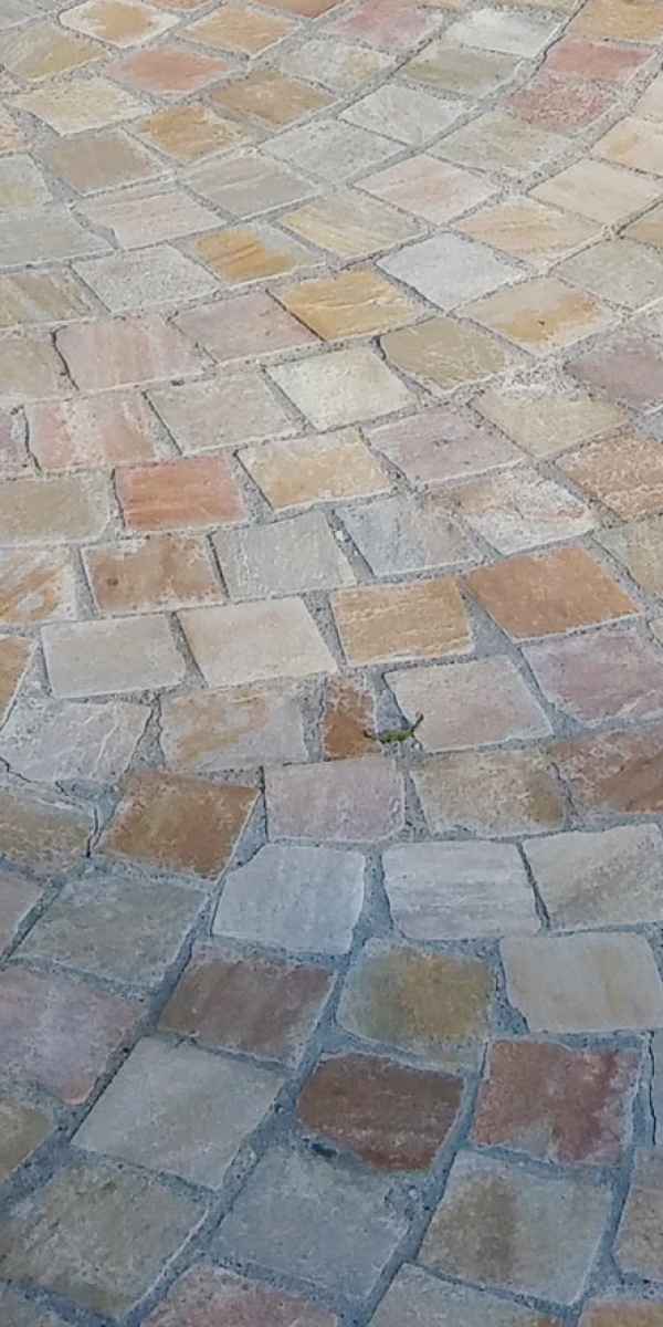 Grossiste en dallages du monde et pierres naturelles à Brax / Agen